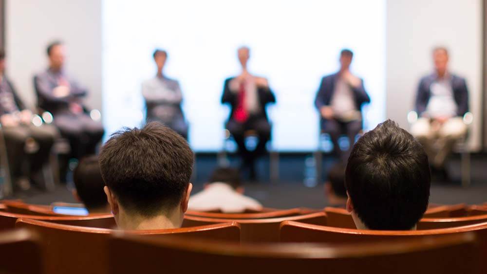 3 Formats for the Next Generation of Panel Sessions | Com&Co Events